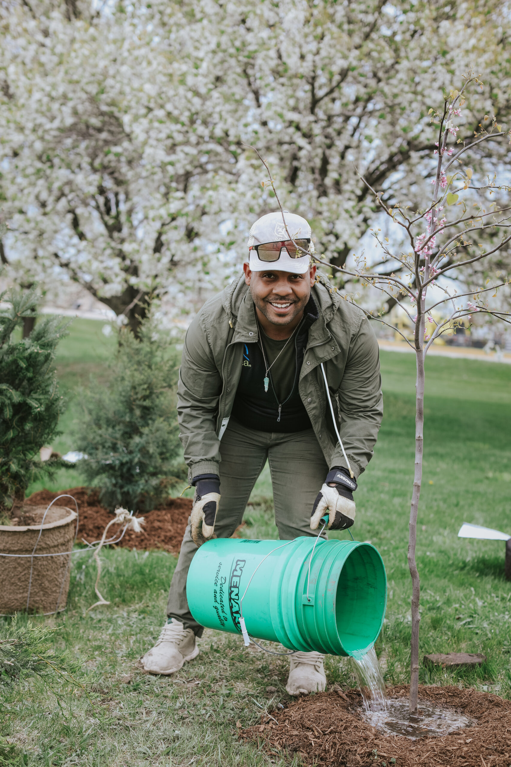 "Trees make good neighbors" Tree Planting with The SCA - hawaimages.com