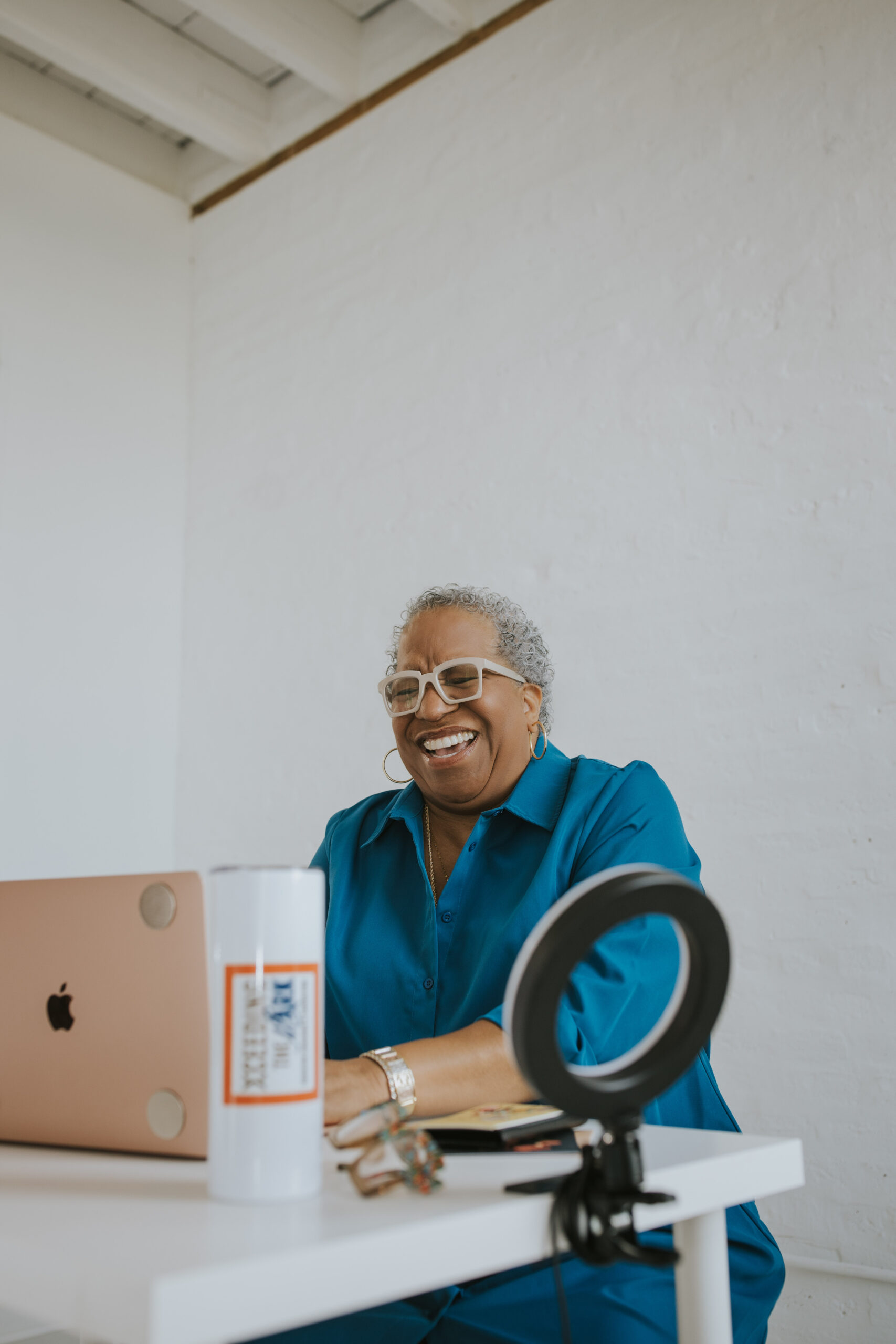 "Your Accountabilibuddy" Dr Bonnie - hawaimages.com